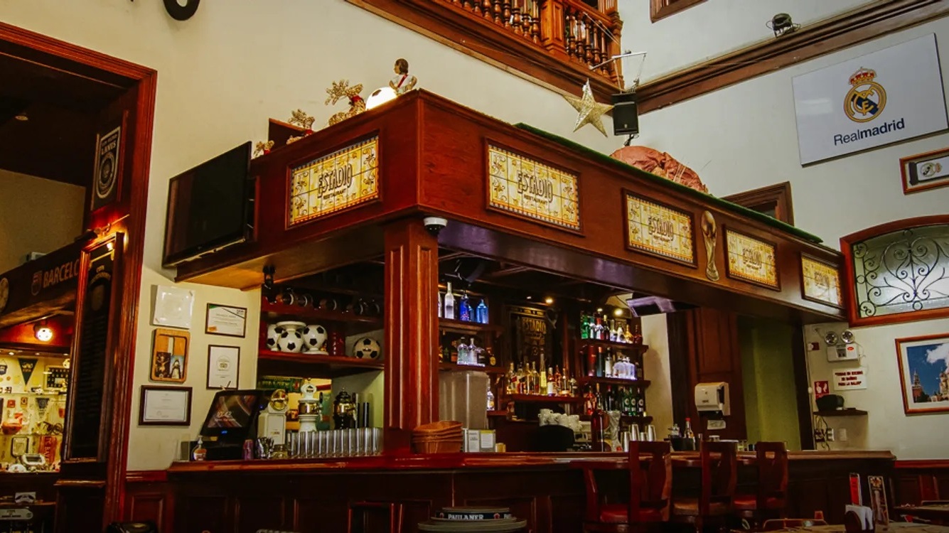 Estadio FC: un emblemático restaurante que une el fútbol y la ...